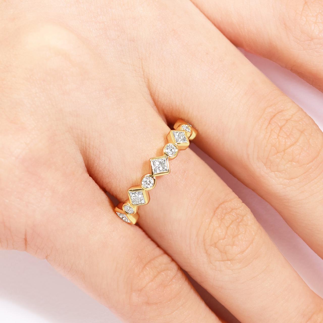 18ct yellow gold full circle round and princess cut diamond ring ...